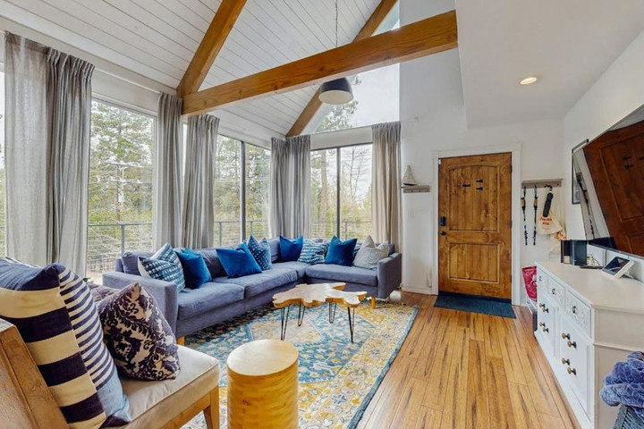 Arrowhead Adventure Lodge - Lake Arrowhead, CA