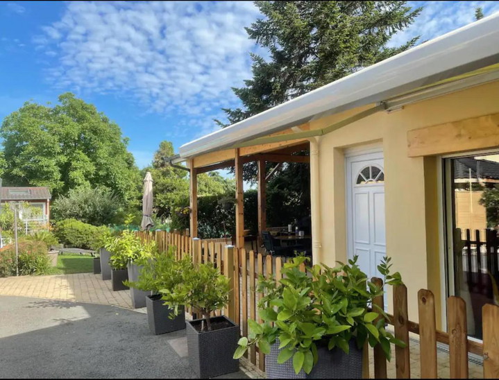 Gîte Les Noisetiers Maison Familiale Avec Piscine - Lezoux