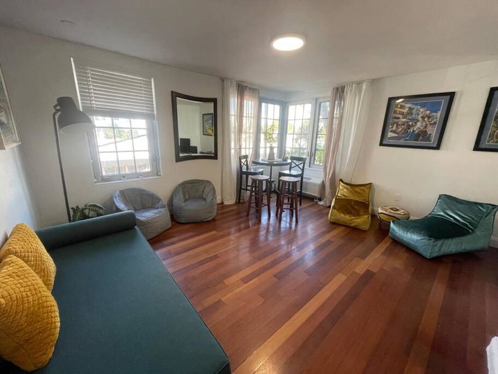 Bright Corner 1 Bedroom, 2 Blocks To Beach, W/pool - Miami Beach, FL