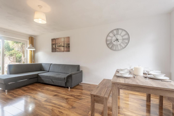Cosy Home Near Airport Sleeps 6 To 8 With Parking - Southend-on-Sea