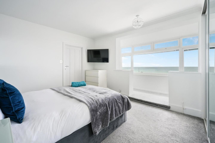 Ocean View In Worthing, 5 Bedrooms For 10, 3 Bathrooms, Hot Tub, Parking For 6, Seaview - Steyning