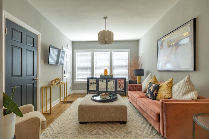 Red Robin Rentals - Wicker Park - Lincoln Park - Chicago