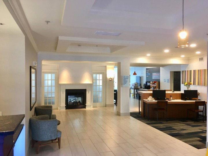 Holiday Inn Express & Suites Bethlehem Airport-allentown Area - Allentown, PA