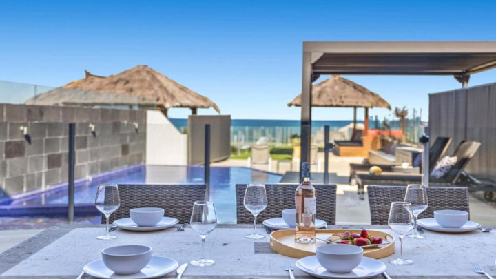 Beachfront #12 - Direct Beach Access, Pet Friendly, 5bed 4bath - Coffs Harbour