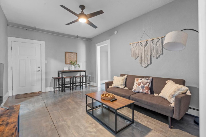 Navarre Apartments - Des Moines, IA