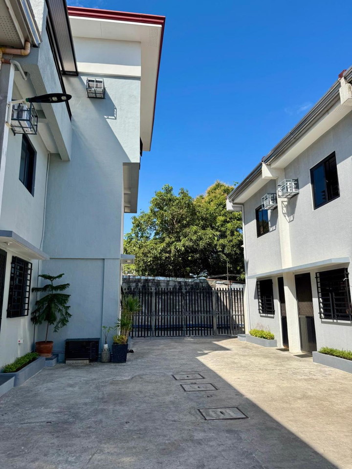 Sebastians Crib F - Muntinlupa