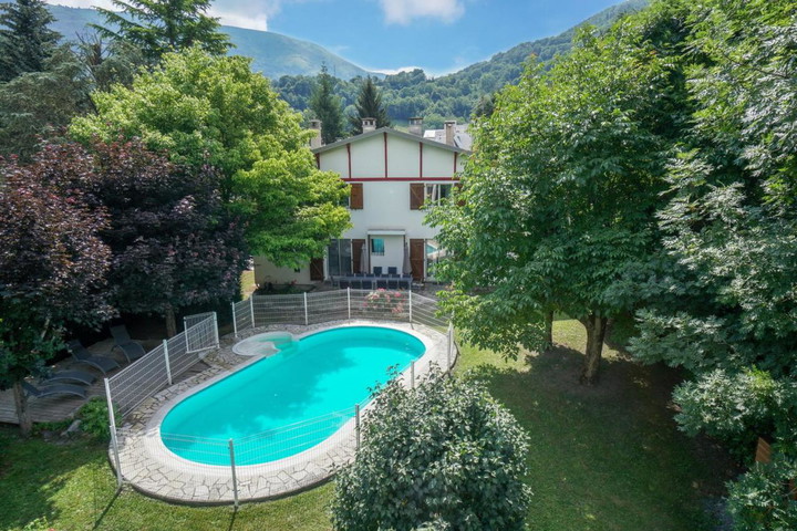 Grand Gîte Saint-lary Centre Pour 15 Pers. Pouvant Accueillir Jusqu’à 17 Pers. - Pic du Midi