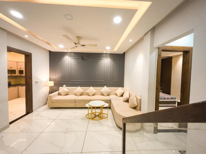 Villa Vista - Luxury 3bhk Villa With Private Bathtub & Terrace - Indore