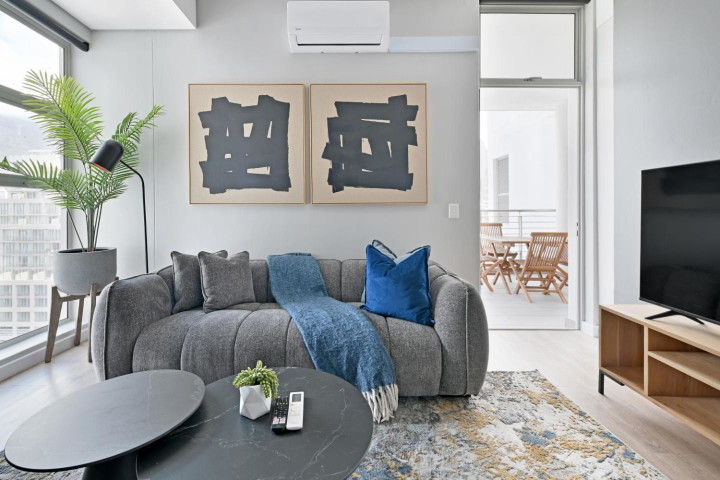Luna 2-bed City Escape With Mountain Views - Camps Bay