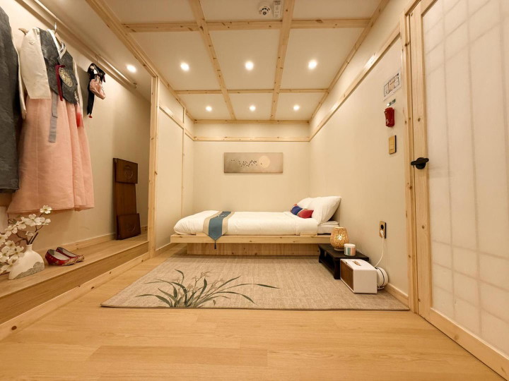 Golmok Stay - Korea Traditional Sytle Villa, Hanbok Experience , Nampo,night Market Walk 5 Minute - Busan