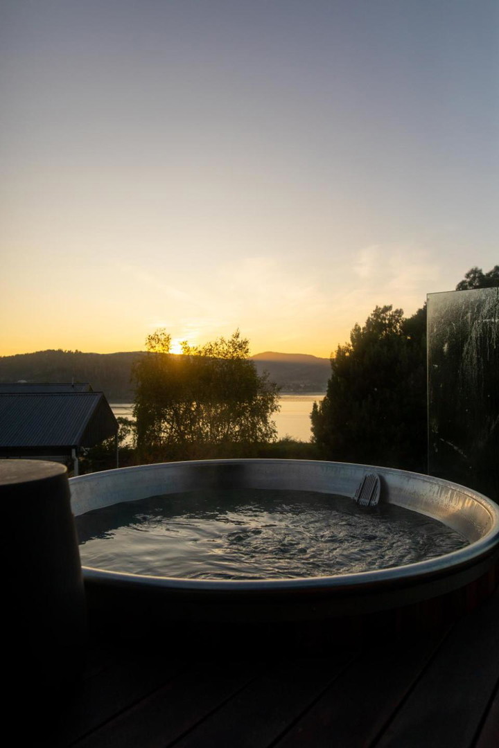 Woodland Bay Retreat-hot Tub,sauna And Bayview Retreat - Bruny Island