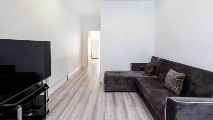 4 Bedroom House, 6 Beds In East Ham - Ilford