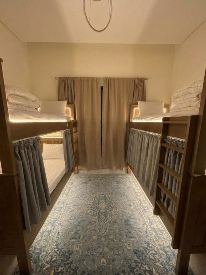 Jumeirah Garden Stay Near Emirates Metro Station Males Only - Dubai