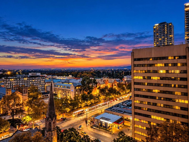 Koala Stay Luxury Cbd Retreat With Skyline Views - Adelaide