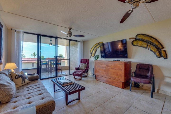 Kona Pacific Top Floor Retreat: Ocean View & Pool! - Kailua-Kona, HI