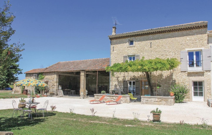3 Bedroom Awesome Home In Pernes Les Fontaines - Pernes-les-Fontaines
