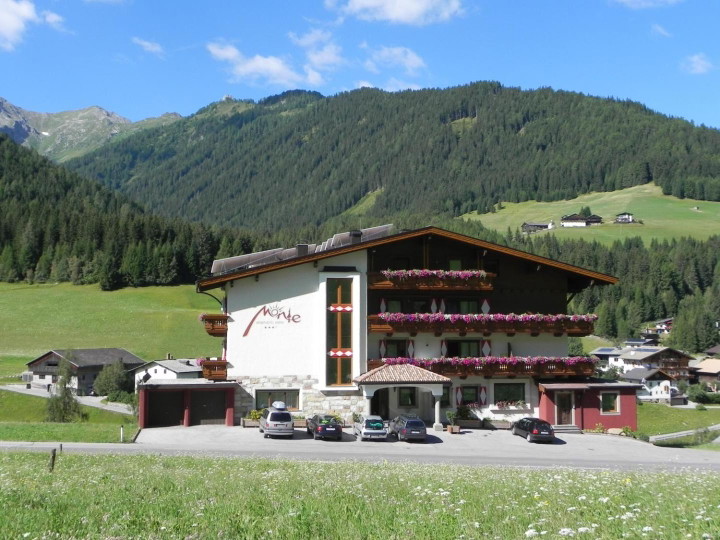 Aparthotel B&b Monte - Tyrol