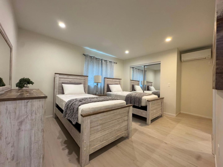 Modern 2 Bedroom 3 Bath 10 Mins To Rodeo Drive And Restaurants - Los Angeles