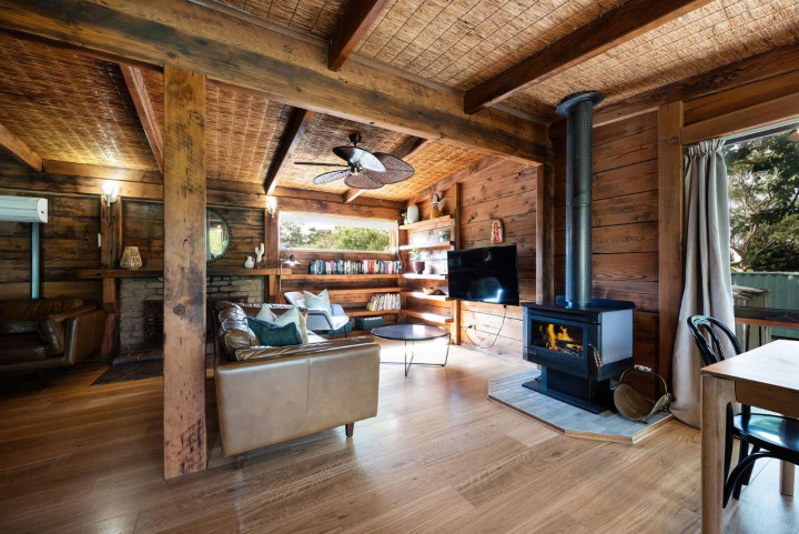Wattlewood - Mid Century Chic With Outdoor Serenity & Pet Friendly. - Mornington
