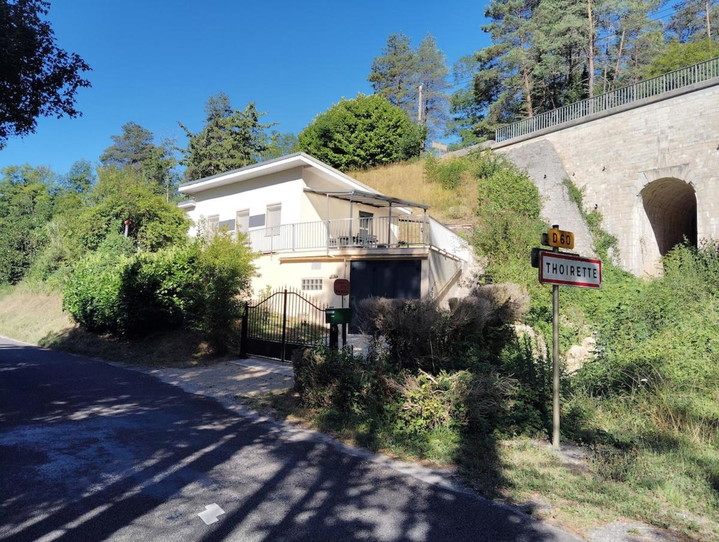 Petite Maison Sans Vis A Vis - Jura