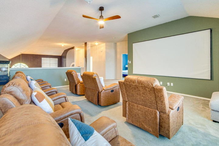 Group-friendly Grand Prairie Home W/ Perks! - Arlington, TX