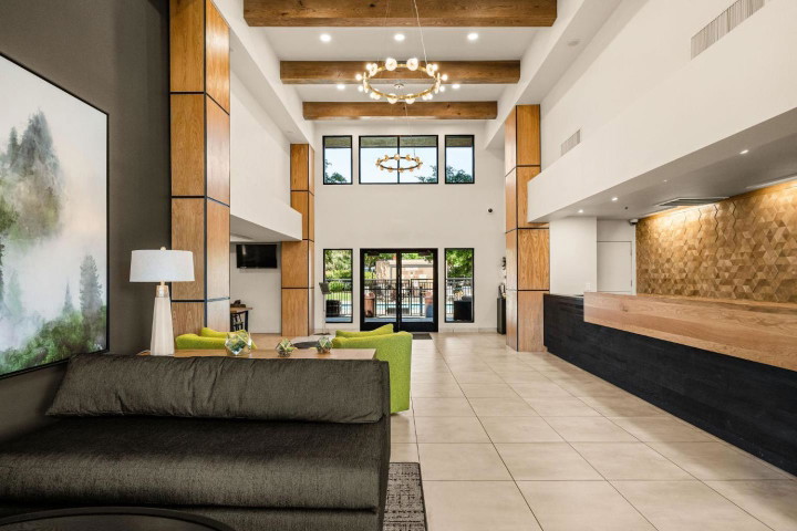Oxford Suites Redding - Redding, CA