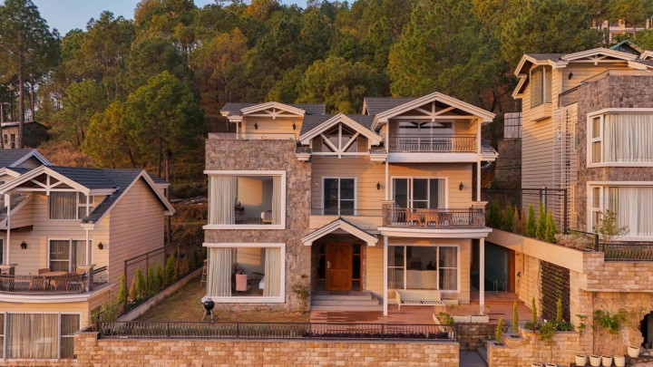 Elivaas Privé The Royce Rose 4 Bhk Hilltop Villa With Jacuzzi, Private Pool & Hill Views - Kasauli
