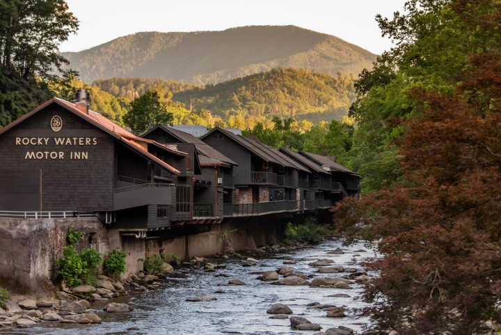 Historic Rocky Waters Inn, A Small Luxury Hotel - Gatlinburg, TN