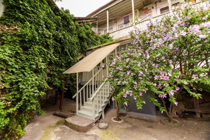 Apartment In Cozy Little Yard - Tbilisi