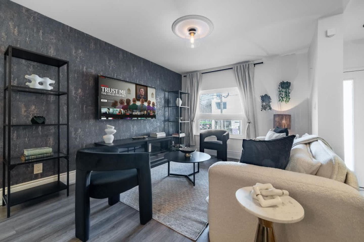 Chic Ossington Escape 3br W Patio In Downtown - Lakeshore