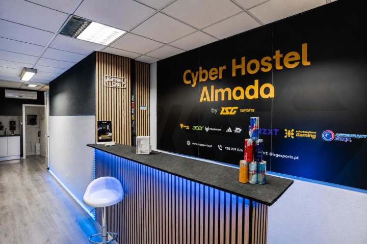 Cyberhostel Almada - Almada