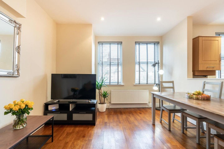 Luxury 2bdr Duplex Apt, N London, 2 Floors - Chingford