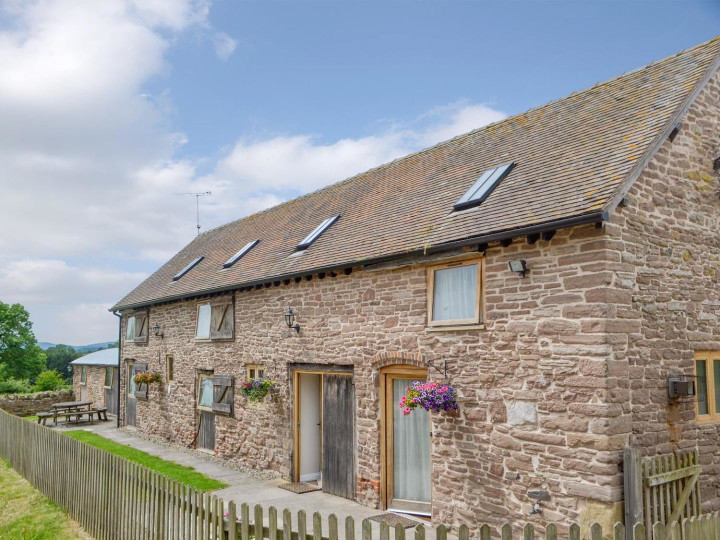 Stoke Court Farm Barn - Shropshire