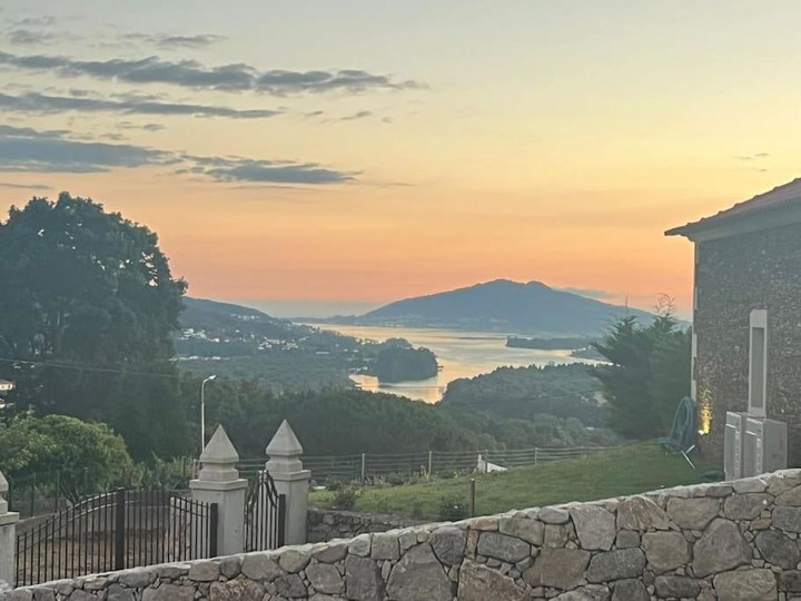 Oliveiral Villa With River View, Heated Pool & Jacuzzi - Vila Nova de Cerveira