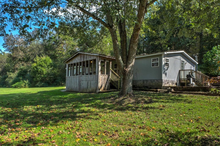 Ooltewah Cabin W/ Grill, Pool Table & Porch! -