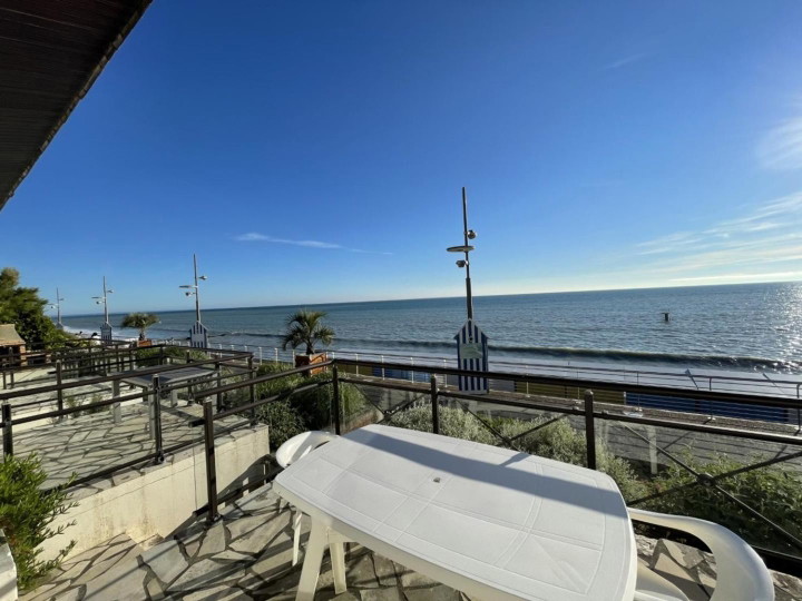 Appartement Duplex En Front De Mer Avec Terrasse – Accès Direct Plage – 2 Chambres + Cabine - Granville