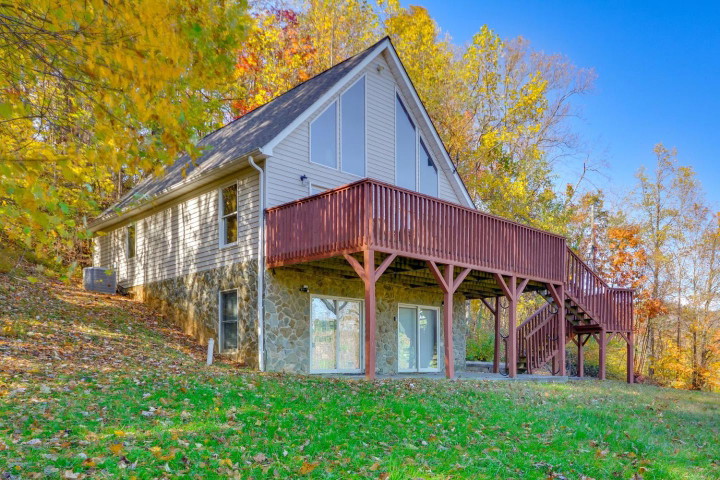 Mountain-view Blue Ridge Cabin Getaway W/ Fire Pit - Roanoke, VA