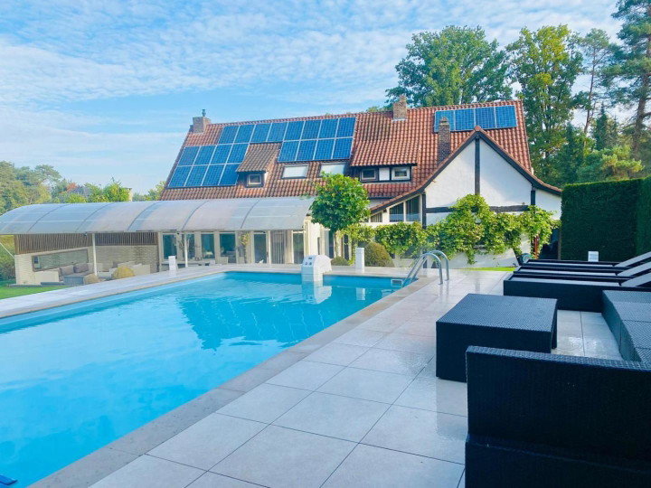 Luxe Vacation Villa With Swimming Pool, 5 Bedrooms - Hasselt