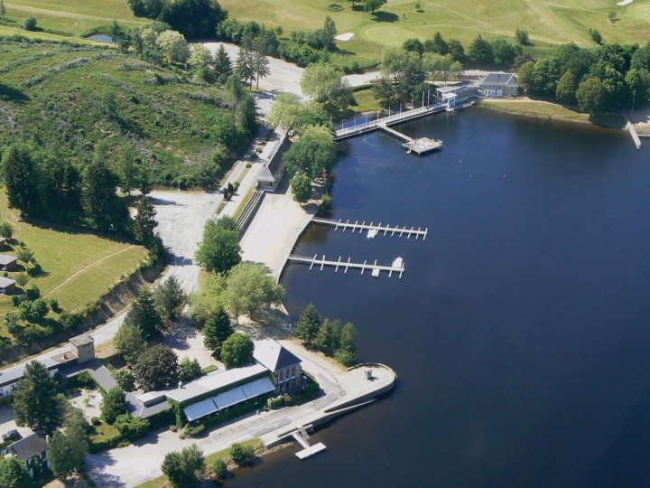 Logis Hotel Du Lac - Neuvic