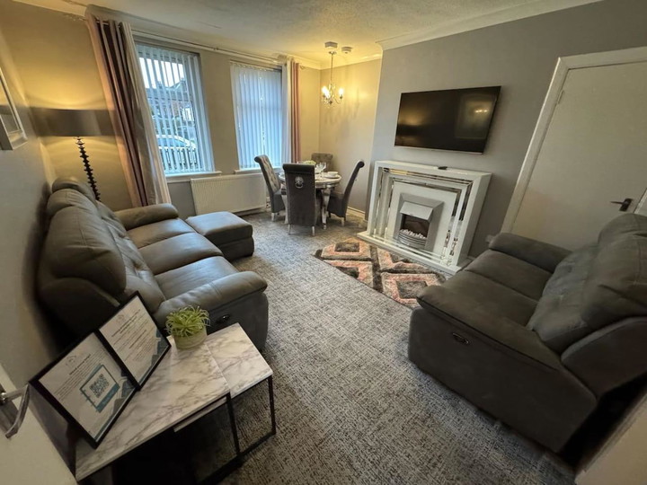 Modern 2br Cottage Flat - Motherwell