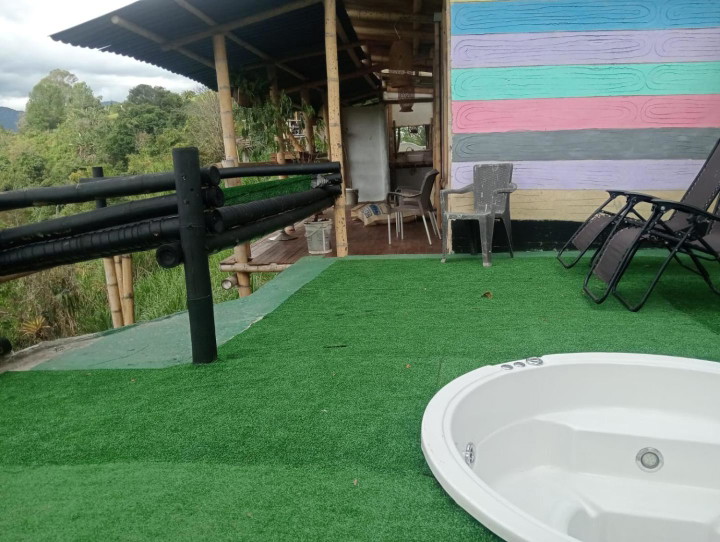 Cabaña Típica Cafetera Familiar Tipo Glamping, Jacuzzi - Quindío