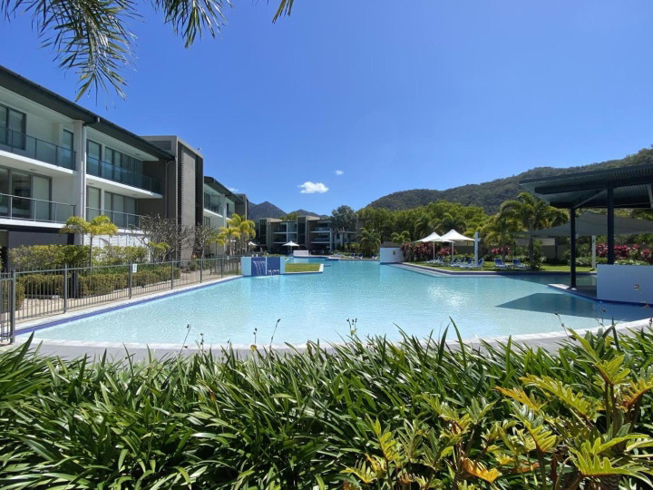 Blue On Blue Large One Bedroom Apartment, Steps From Ferry, Amazing Pool, Wifi - Townsville