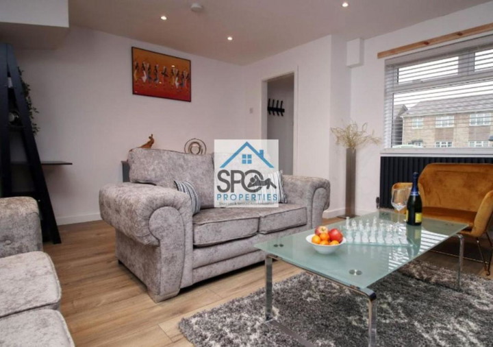 Modern 3br Home-5 Guests-business-families-netflix-free Parking & Wifi - South Wales
