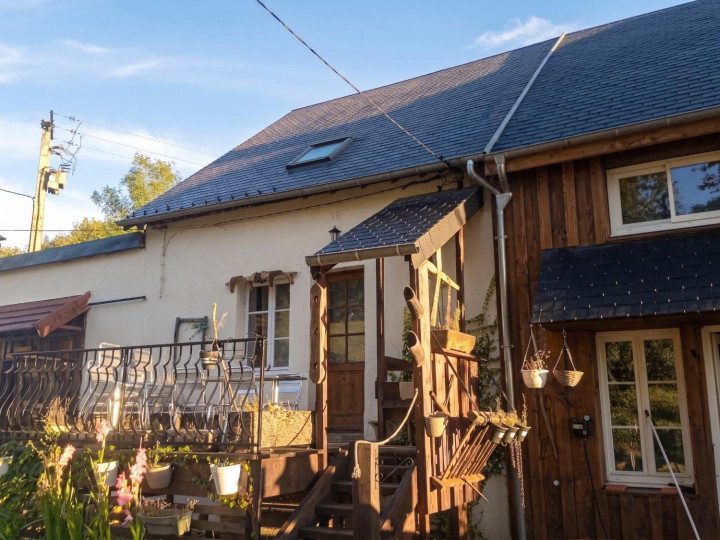 Maison Spacieuse à Cussy-en-morvan Avec Vue Sur La Montagne - Morvan