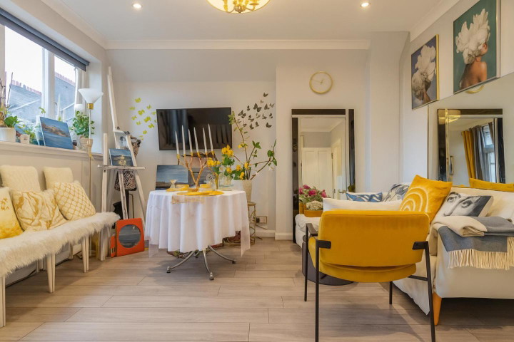 The Two Bedroom Flat With Terrace 1 Min To Earls Court Station For 5 Guests - Chelsea