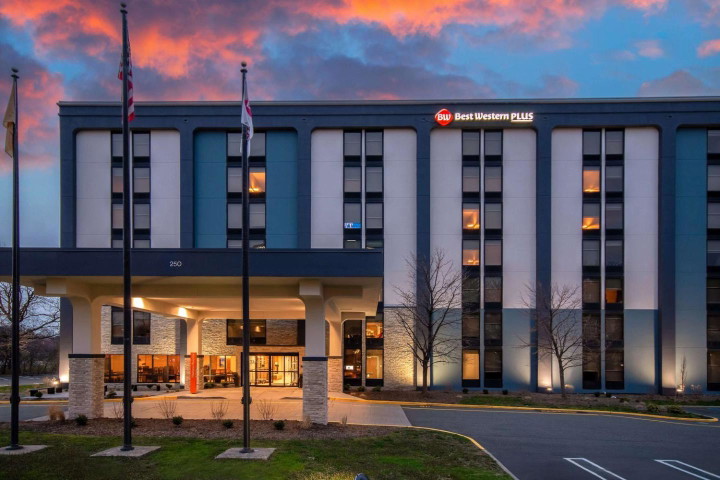Best Western Plus Meadowlands - Fort Lee, NJ