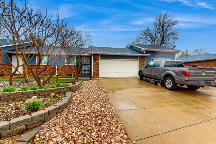 Easy Commuting! Renovated Greeley Apartment - Greeley, CO