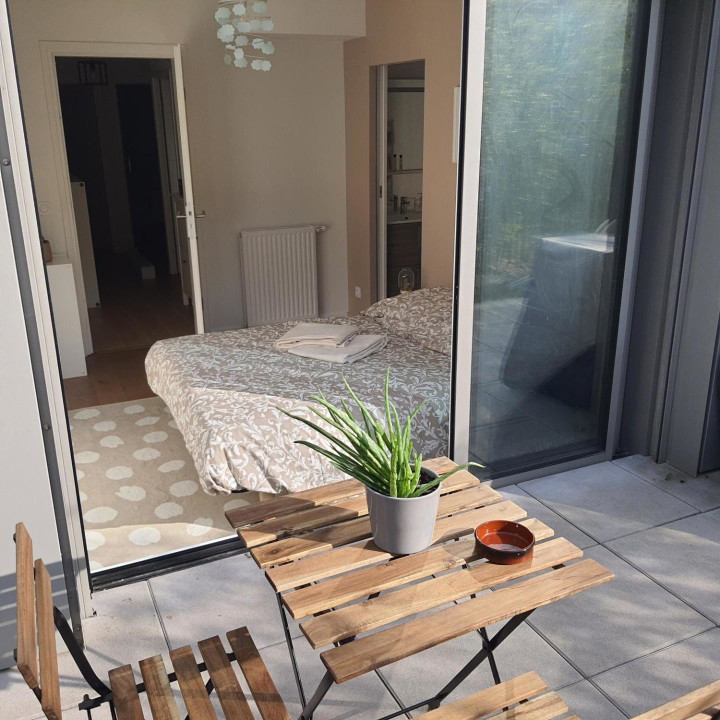 Jolie Suite Parentale, Chambre Et Salle D'eau, Avec Son Coin De Verdure à 5 Minutes à Pied Du Centre Ville - Bordeaux