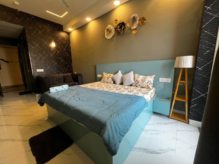 Cosmo Stays Premium Studio Gaur City Center - Ghaziabad