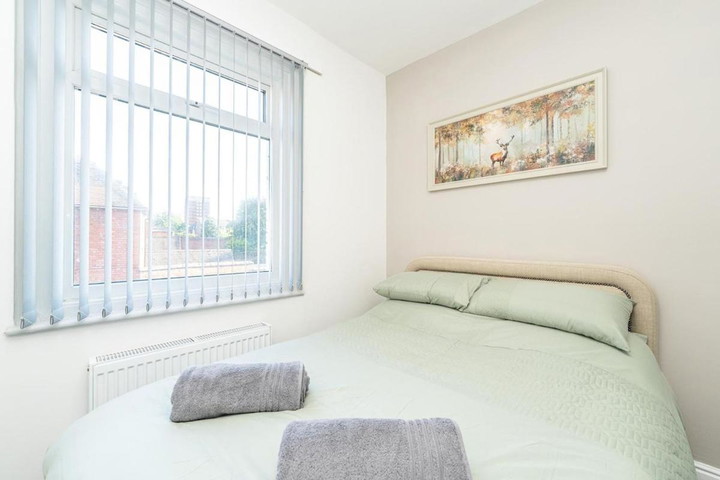 Stylish 2 Bedroom Town Centre Apartment - Staffordshire